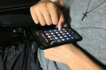 How to Use a Phone Without Finger Function - 180 Medical
